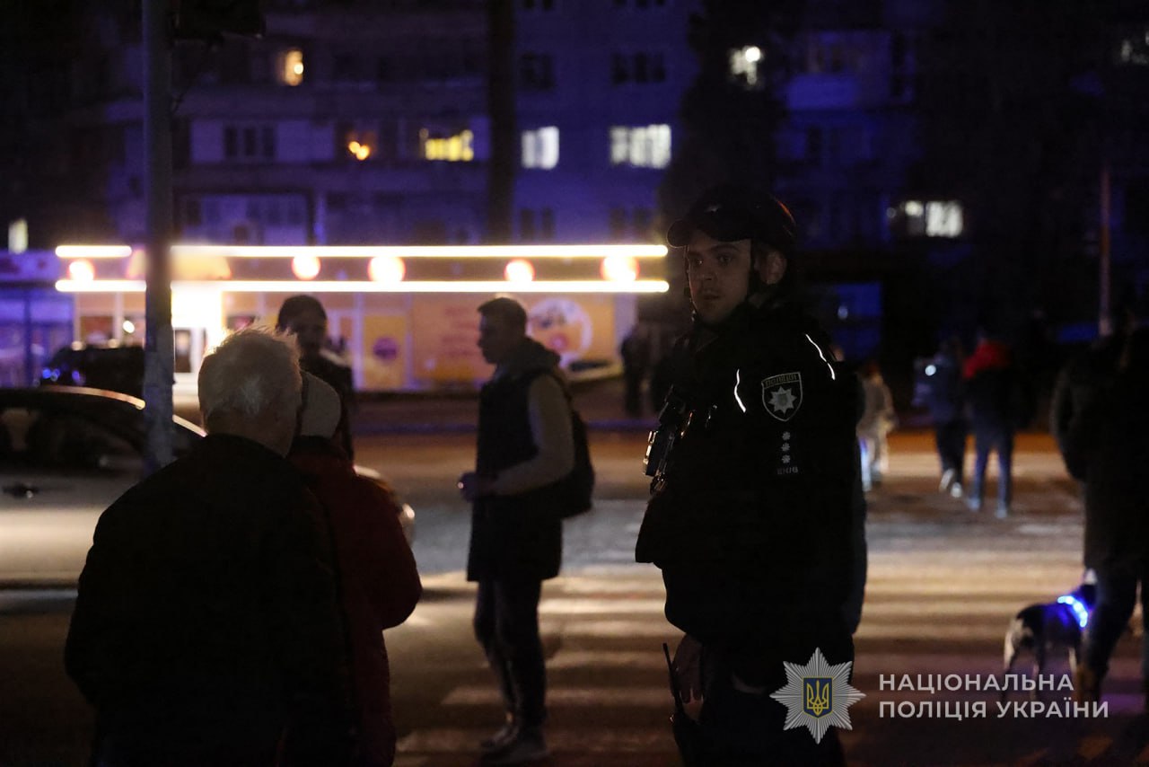 Враг ударил БпЛА по супермаркету в спальном районе Запорожья – последствия. Читайте на UKR.NET